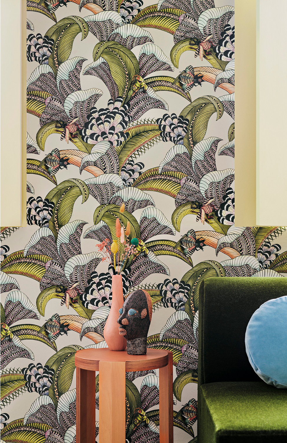 Lush Floral Wallpaper Hoopoe Leaves by Cole & Son | meinewand.com