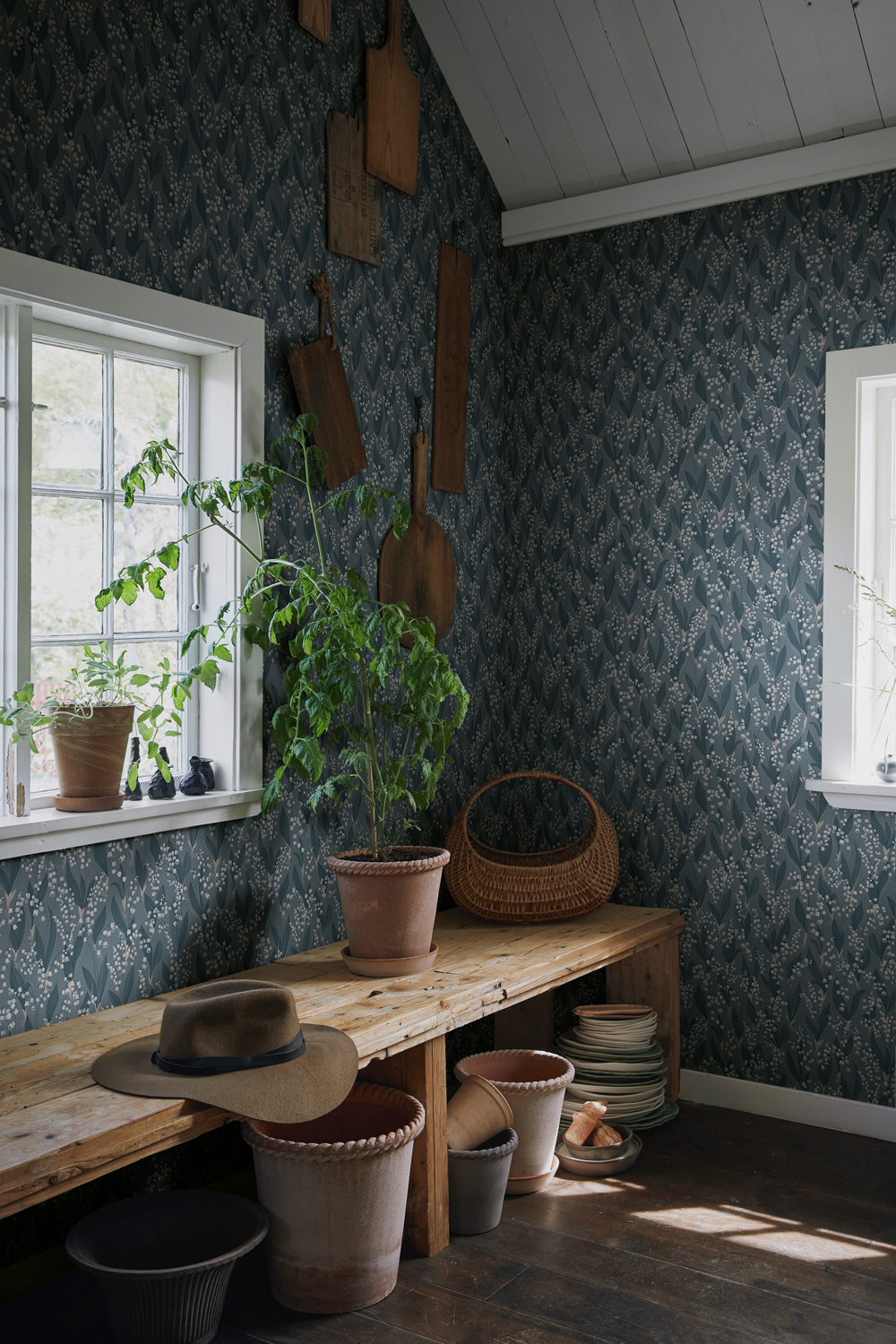 Sandberg | Botanical Wallpaper Liljekonvalj - Indigo Blue