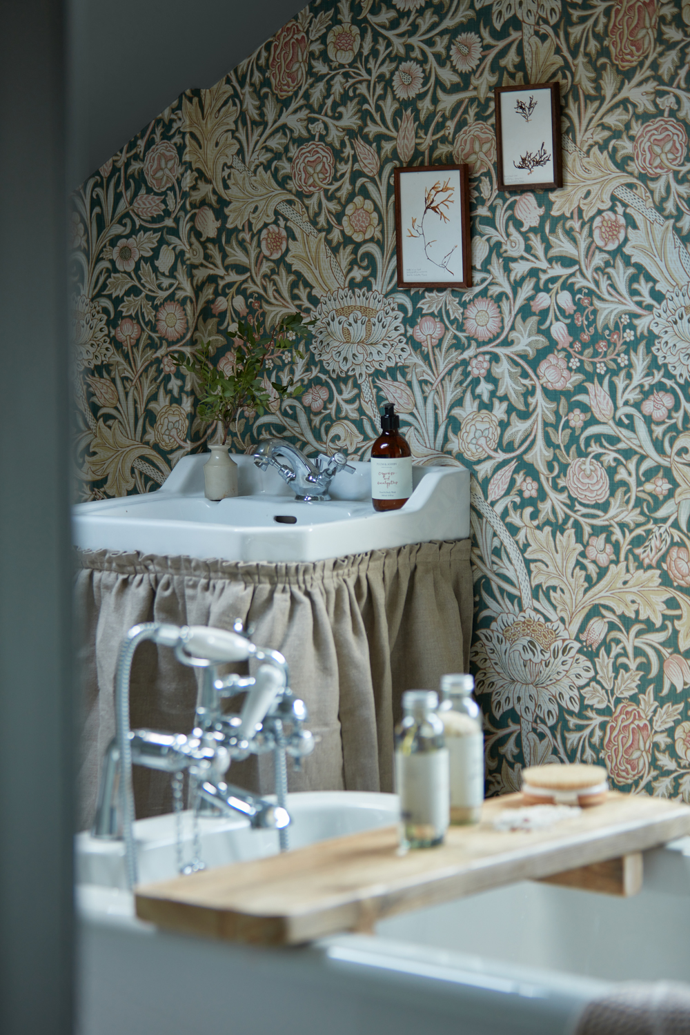 Morris & Co Wallpaper Trent-9803